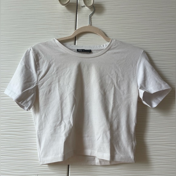 Zara Tops Zara White Cropped Tshirt Poshmark